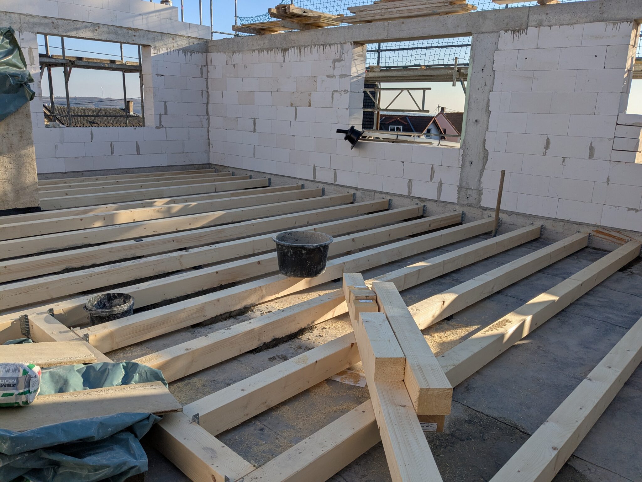 Dachstuhl, Innenwände und statische Grundlagen - Das ist die Welt von Thomas